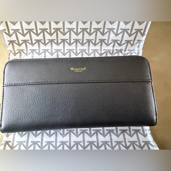 Moncrief | Bags | Moncrief London Designer Black Leather Zip Around ...